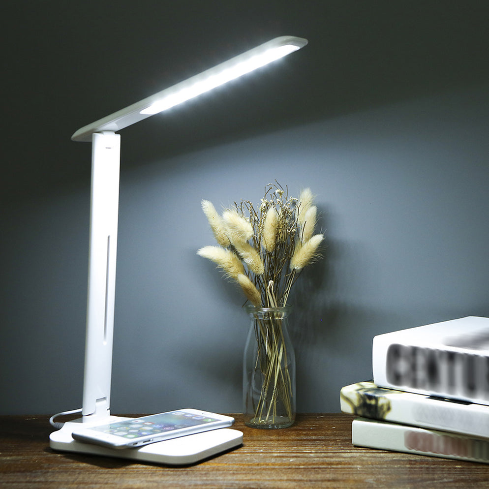Multifunctional LED Desk Lamp with 5W Wireless Charging Function ...